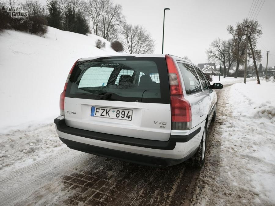 Pelēks Volvo V70 2002 Alīta, ar dzinēja tilpumu 2.40 L un nobraukumu 339 tūkst. km par 1350 €, foto 10 vietnē AUTOMOTO.COM.LV