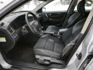Pelēks Volvo V70 2002 Alīta, ar dzinēja tilpumu 2.40 L un nobraukumu 339 tūkst. km par 1350 €, foto 12 vietnē AUTOMOTO.COM.LV