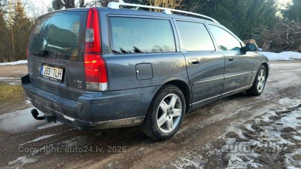 Pelēks Volvo V70 2002 Viljandi, ar dzinēja tilpumu 2.40 L un nobraukumu 383 tūkst. km par 2000 €, foto 3 vietnē AUTOMOTO.COM.LV