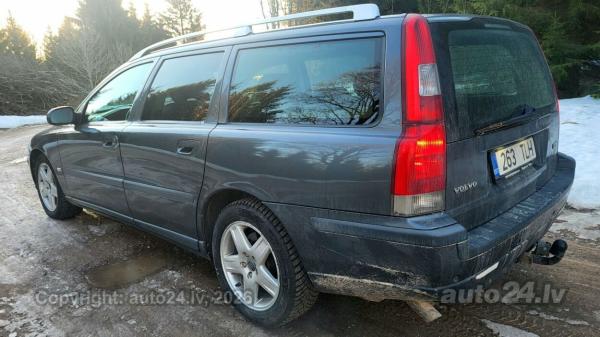 Pelēks Volvo V70 2002 Viljandi, ar dzinēja tilpumu 2.40 L un nobraukumu 383 tūkst. km par 2000 €, foto 4 vietnē AUTOMOTO.COM.LV