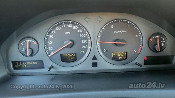 Pelēks Volvo V70 2002 Viljandi, ar dzinēja tilpumu 2.40 L un nobraukumu 383 tūkst. km par 2000 €, foto 9 vietnē AUTOMOTO.COM.LV