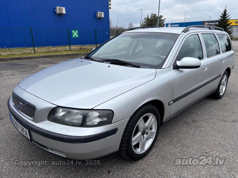 Pelēks Volvo V70 2002 Paide, ar dzinēja tilpumu 2.40 L un nobraukumu 491 tūkst. km par 2590 €, foto 1 vietnē AUTOMOTO.COM.LV