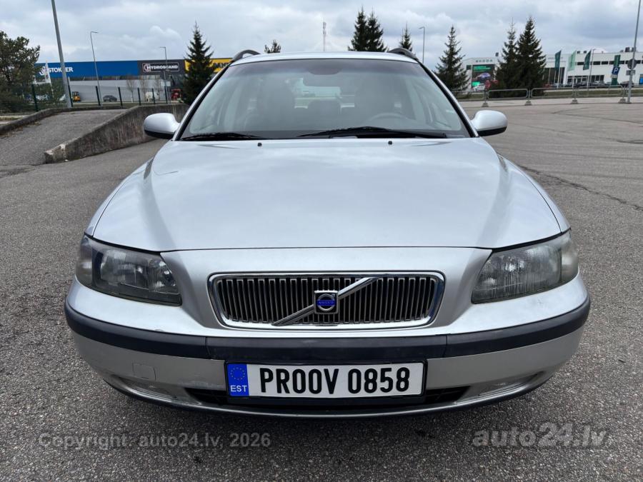 Pelēks Volvo V70 2002 Paide, ar dzinēja tilpumu 2.40 L un nobraukumu 491 tūkst. km par 2590 €, foto 3 vietnē AUTOMOTO.COM.LV