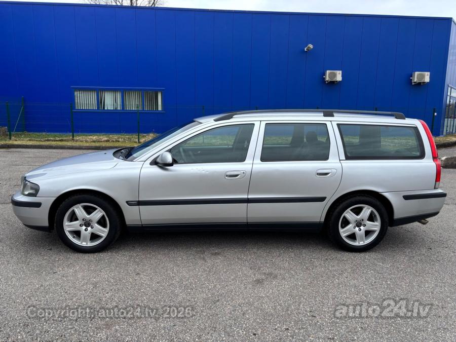 Pelēks Volvo V70 2002 Paide, ar dzinēja tilpumu 2.40 L un nobraukumu 491 tūkst. km par 2590 €, foto 4 vietnē AUTOMOTO.COM.LV