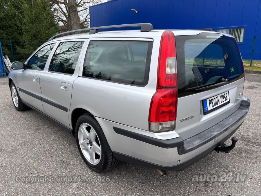 Pelēks Volvo V70 2002 Paide, ar dzinēja tilpumu 2.40 L un nobraukumu 491 tūkst. km par 2590 €, foto 5 vietnē AUTOMOTO.COM.LV