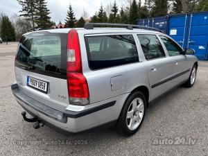 Pelēks Volvo V70 2002 Paide, ar dzinēja tilpumu 2.40 L un nobraukumu 491 tūkst. km par 2590 €, foto 6 vietnē AUTOMOTO.COM.LV