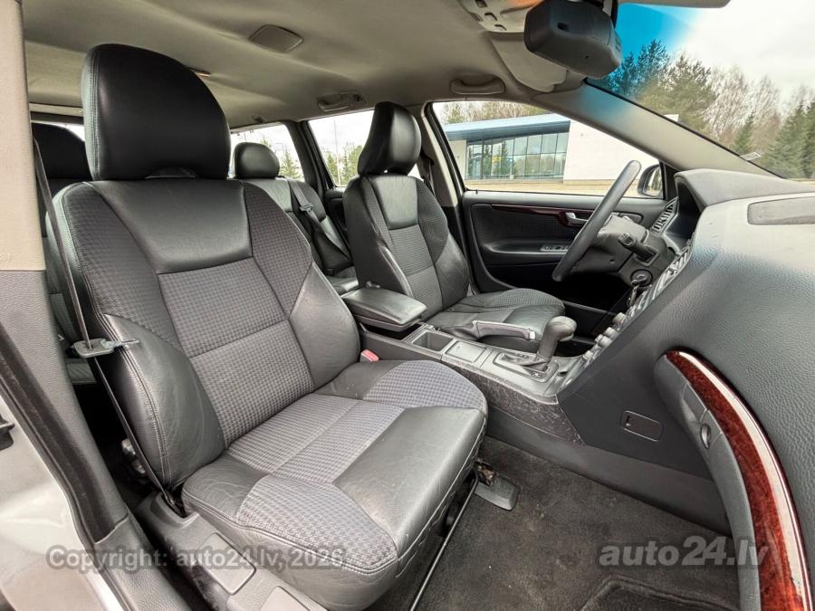 Pelēks Volvo V70 2002 Paide, ar dzinēja tilpumu 2.40 L un nobraukumu 491 tūkst. km par 2590 €, foto 9 vietnē AUTOMOTO.COM.LV
