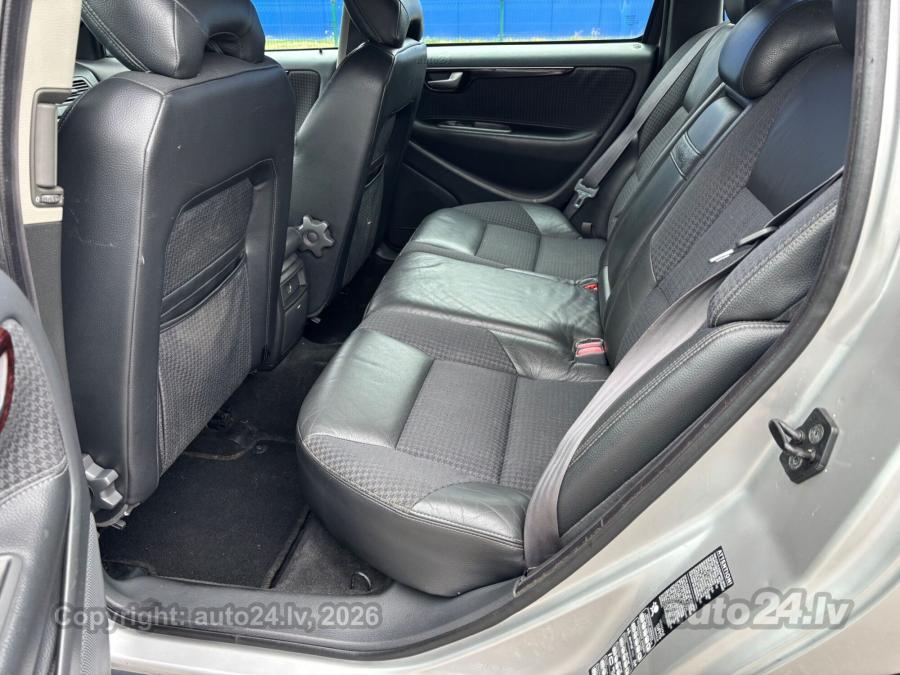 Pelēks Volvo V70 2002 Paide, ar dzinēja tilpumu 2.40 L un nobraukumu 491 tūkst. km par 2590 €, foto 10 vietnē AUTOMOTO.COM.LV