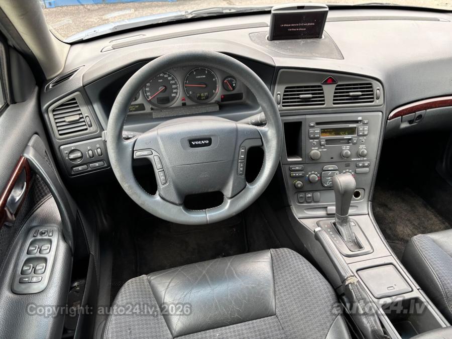 Pelēks Volvo V70 2002 Paide, ar dzinēja tilpumu 2.40 L un nobraukumu 491 tūkst. km par 2590 €, foto 13 vietnē AUTOMOTO.COM.LV