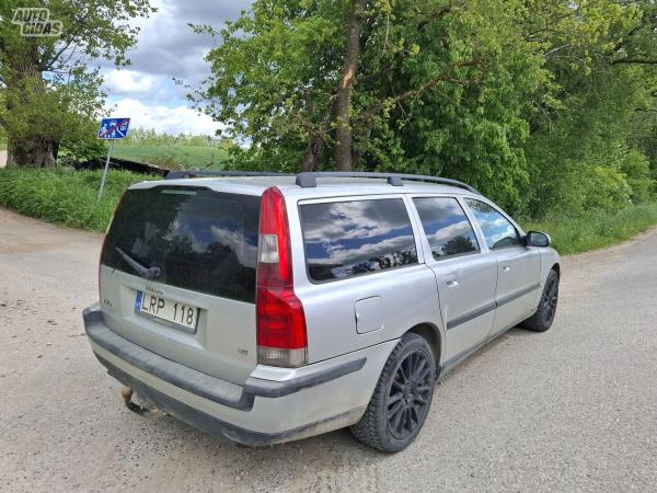 Grey Volvo V70 2002 in Alytus, with an engine capacity of 2.40 L and mileage of 444 thousand km for 1300 €, photo 2 on AUTOMOTO.COM.LV