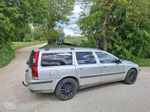 Grey Volvo V70 2002 in Alytus, with an engine capacity of 2.40 L and mileage of 444 thousand km for 1300 €, photo 5 on AUTOMOTO.COM.LV