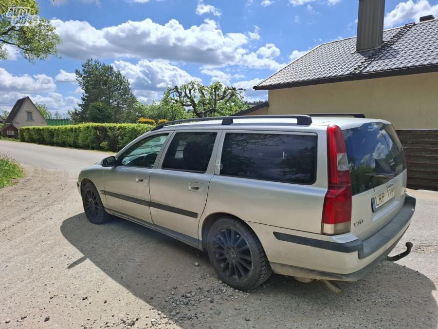 Grey Volvo V70 2002 in Alytus, with an engine capacity of 2.40 L and mileage of 444 thousand km for 1300 €, photo 7 on AUTOMOTO.COM.LV