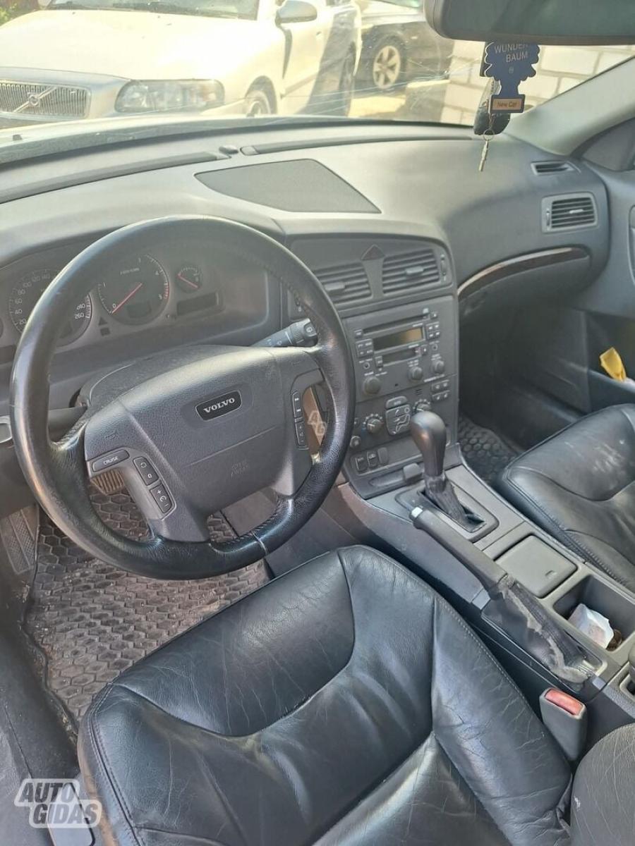 Grey Volvo V70 2002 in Alytus, with an engine capacity of 2.40 L and mileage of 444 thousand km for 1300 €, photo 8 on AUTOMOTO.COM.LV