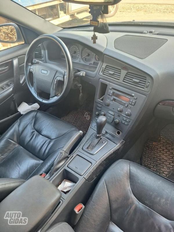 Grey Volvo V70 2002 in Alytus, with an engine capacity of 2.40 L and mileage of 444 thousand km for 1300 €, photo 8 on AUTOMOTO.COM.LV
