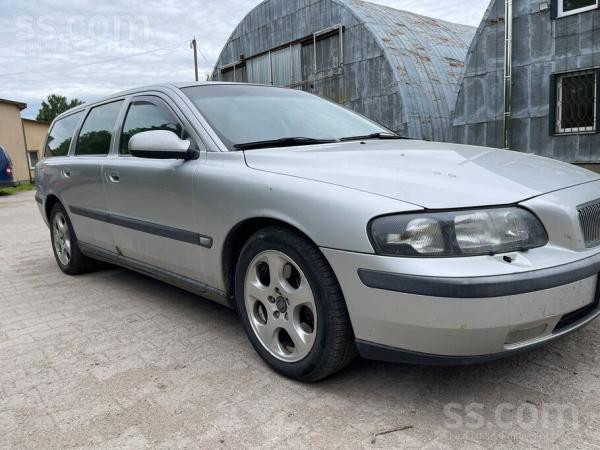 Pelēks Volvo V70 2002 Rīga, ar dzinēja tilpumu 2.40 L un nobraukumu 411 tūkst. km par 890 €, foto 2 vietnē AUTOMOTO.COM.LV