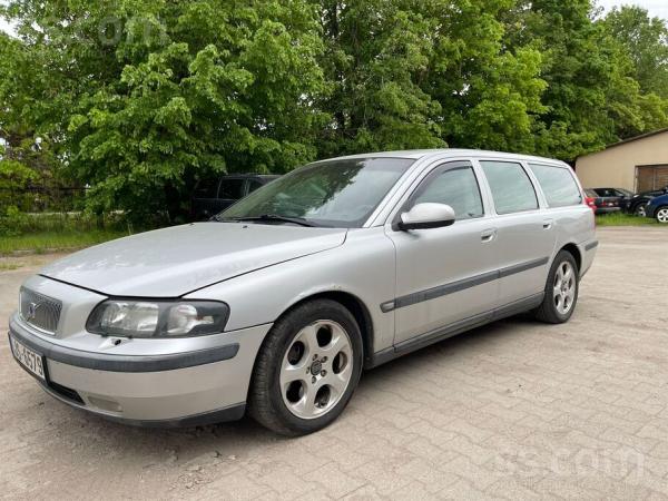 Pelēks Volvo V70 2002 Rīga, ar dzinēja tilpumu 2.40 L un nobraukumu 411 tūkst. km par 890 €, foto 3 vietnē AUTOMOTO.COM.LV