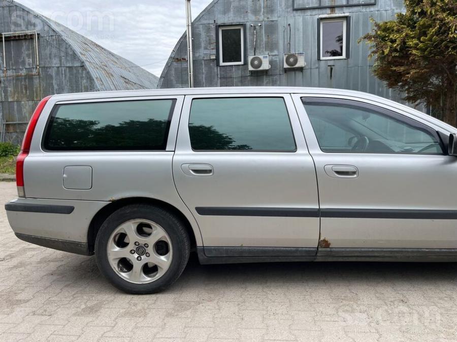 Pelēks Volvo V70 2002 Rīga, ar dzinēja tilpumu 2.40 L un nobraukumu 411 tūkst. km par 890 €, foto 5 vietnē AUTOMOTO.COM.LV