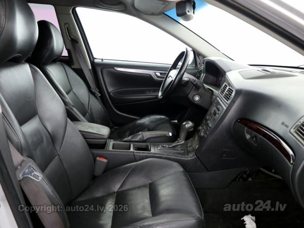 Серый Вольво В70 2002 в Таллин, объемом двигателя 2.40 л и пробегом 385 тыс. км за 599 €, фото 6 на AUTOMOTO.COM.LV