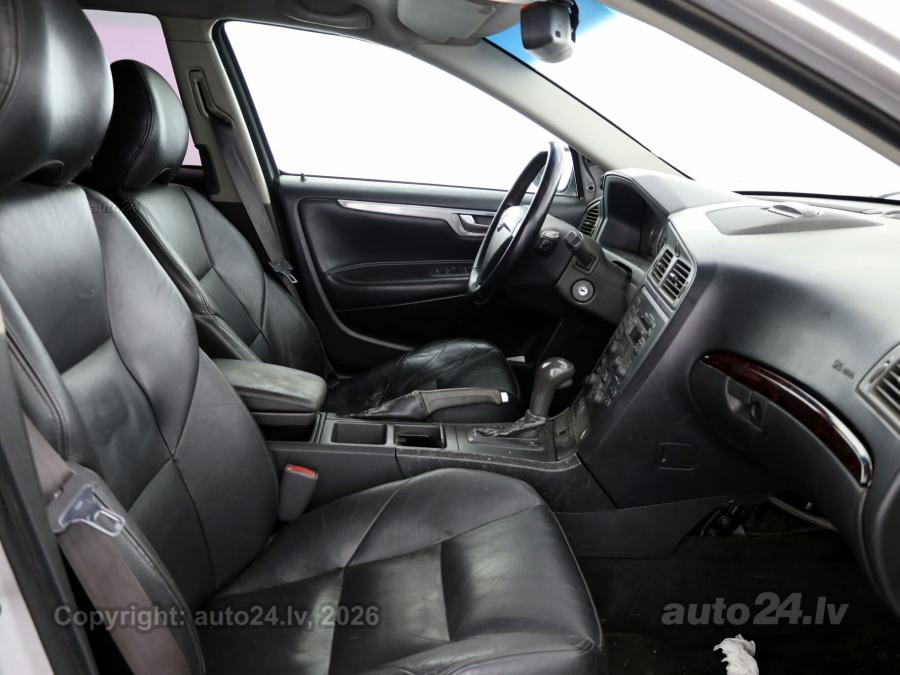 Серый Вольво В70 2002 в Таллин, объемом двигателя 2.40 л и пробегом 385 тыс. км за 599 €, фото 7 на AUTOMOTO.COM.LV