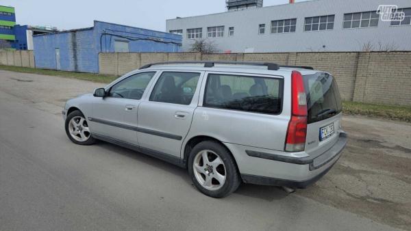 Pelēks Volvo V70 2002 Klaipėda, ar dzinēja tilpumu 2.40 L un nobraukumu 627 tūkst. km par 1200 €, foto 2 vietnē AUTOMOTO.COM.LV