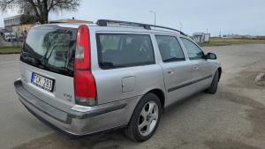 Grey Volvo V70 2002 in Klaipeda, with an engine capacity of 2.40 L and mileage of 627 thousand km for 1200 €, photo 4 on AUTOMOTO.COM.LV