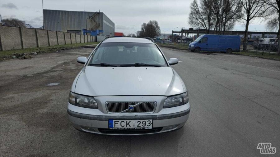 Grey Volvo V70 2002 in Klaipeda, with an engine capacity of 2.40 L and mileage of 627 thousand km for 1200 €, photo 5 on AUTOMOTO.COM.LV