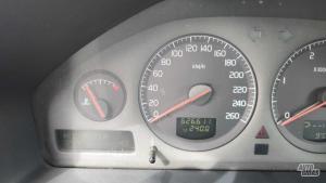 Grey Volvo V70 2002 in Klaipeda, with an engine capacity of 2.40 L and mileage of 627 thousand km for 1200 €, photo 10 on AUTOMOTO.COM.LV