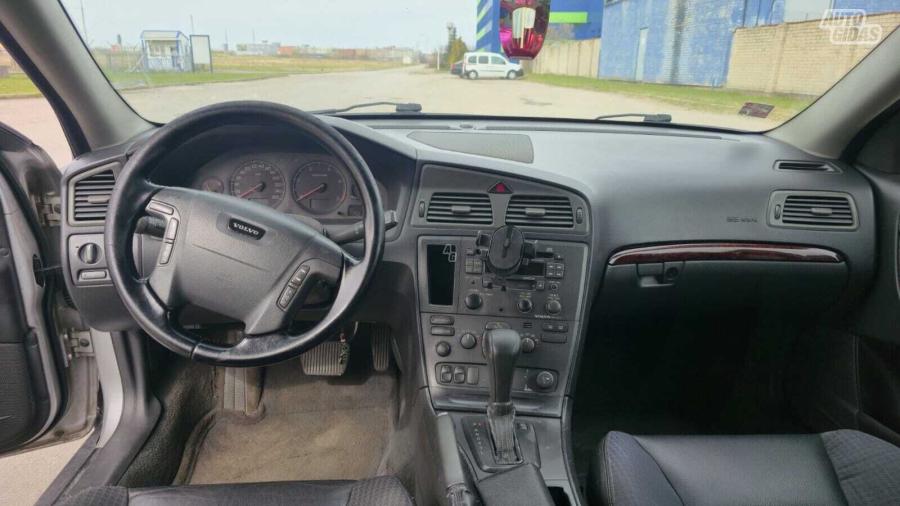 Grey Volvo V70 2002 in Klaipeda, with an engine capacity of 2.40 L and mileage of 627 thousand km for 1200 €, photo 12 on AUTOMOTO.COM.LV
