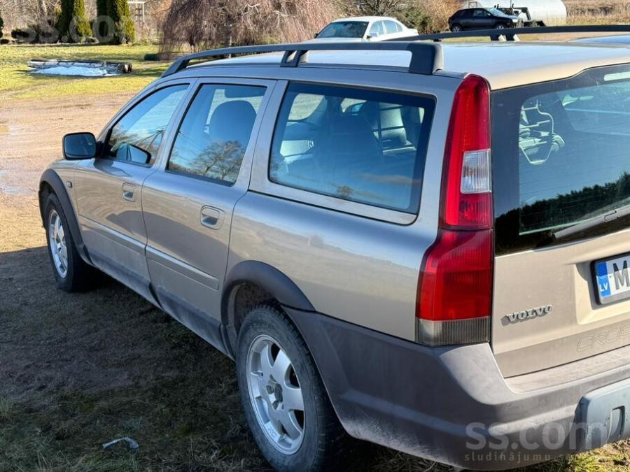 Pelēks Volvo V70 2002 Kuldīga, ar dzinēja tilpumu 2.40 L un nobraukumu 354 tūkst. km par 1010 €, foto 1 vietnē AUTOMOTO.COM.LV