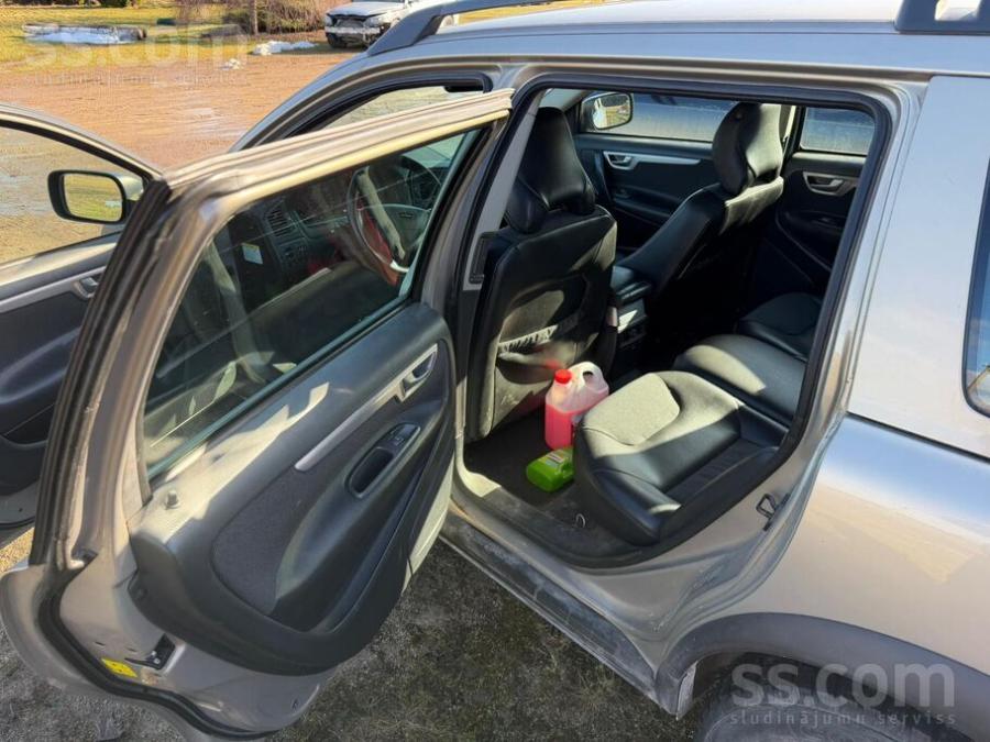 Pelēks Volvo V70 2002 Kuldīga, ar dzinēja tilpumu 2.40 L un nobraukumu 354 tūkst. km par 1010 €, foto 9 vietnē AUTOMOTO.COM.LV