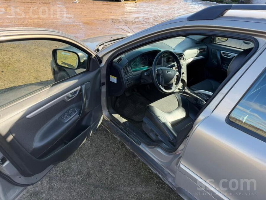 Pelēks Volvo V70 2002 Kuldīga, ar dzinēja tilpumu 2.40 L un nobraukumu 354 tūkst. km par 1010 €, foto 10 vietnē AUTOMOTO.COM.LV