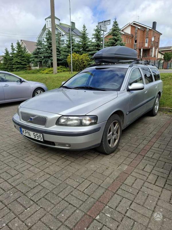 Pelēks Volvo V70 2002 Klaipėda, ar dzinēja tilpumu 2.46 L un nobraukumu 500 tūkst. km par 1600 €, foto 1 vietnē AUTOMOTO.COM.LV