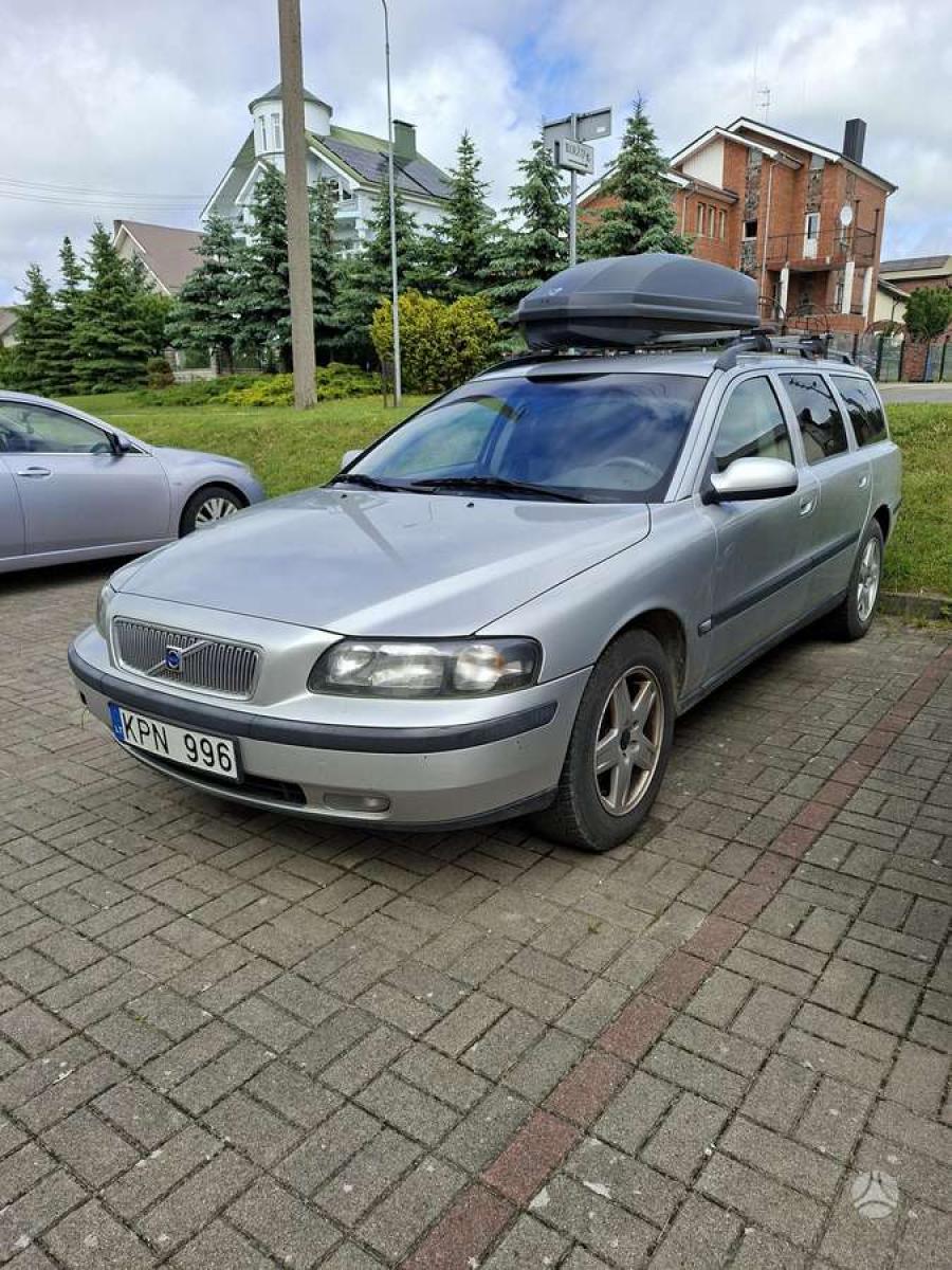 Pelēks Volvo V70 2002 Klaipėda, ar dzinēja tilpumu 2.46 L un nobraukumu 500 tūkst. km par 1600 €, foto 1 vietnē AUTOMOTO.COM.LV
