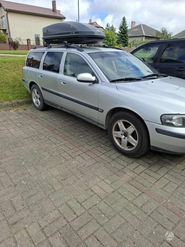 Pelēks Volvo V70 2002 Klaipėda, ar dzinēja tilpumu 2.46 L un nobraukumu 500 tūkst. km par 1600 €, foto 2 vietnē AUTOMOTO.COM.LV