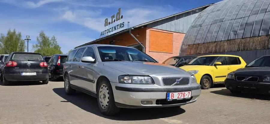 Серый Вольво В70 2002 в Валмиера, объемом двигателя 2.40 л и пробегом 398 тыс. км за 1200 €, фото 1 на AUTOMOTO.COM.LV