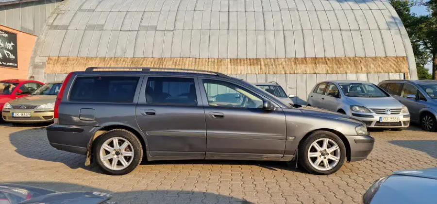Pelēks Volvo V70 2002 Valmiera, ar dzinēja tilpumu 2.40 L un nobraukumu 467 tūkst. km par 1300 €, foto 3 vietnē AUTOMOTO.COM.LV