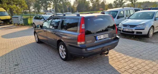 Pelēks Volvo V70 2002 Valmiera, ar dzinēja tilpumu 2.40 L un nobraukumu 467 tūkst. km par 1300 €, foto 4 vietnē AUTOMOTO.COM.LV
