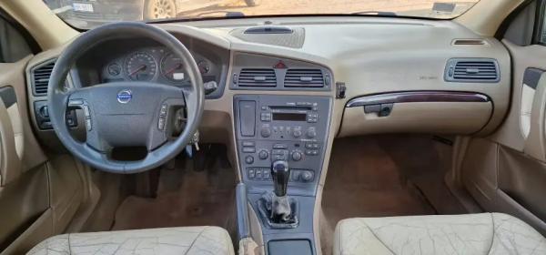 Pelēks Volvo V70 2002 Valmiera, ar dzinēja tilpumu 2.40 L un nobraukumu 467 tūkst. km par 1300 €, foto 7 vietnē AUTOMOTO.COM.LV