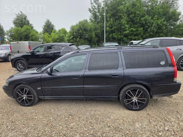 Pelēks Volvo V70 2002 Jelgava, ar dzinēja tilpumu 2.40 L un nobraukumu 0 tūkst. km par 1700 €, foto 2 vietnē AUTOMOTO.COM.LV