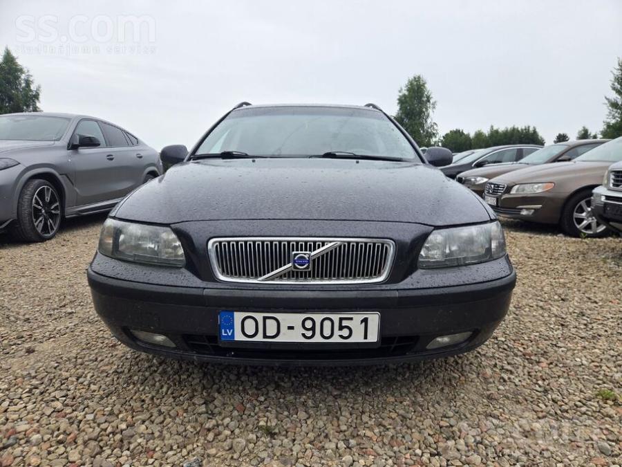 Pelēks Volvo V70 2002 Jelgava, ar dzinēja tilpumu 2.40 L un nobraukumu 0 tūkst. km par 1700 €, foto 5 vietnē AUTOMOTO.COM.LV