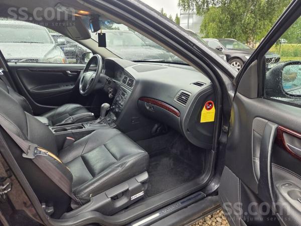 Pelēks Volvo V70 2002 Jelgava, ar dzinēja tilpumu 2.40 L un nobraukumu 0 tūkst. km par 1700 €, foto 9 vietnē AUTOMOTO.COM.LV