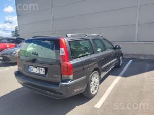 Pelēks Volvo V70 2002 Rīga, ar dzinēja tilpumu 2.40 L un nobraukumu 333 tūkst. km par 1100 €, foto  vietnē AUTOMOTO.COM.LV