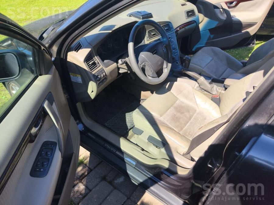 Pelēks Volvo V70 2002 Rīga, ar dzinēja tilpumu 2.40 L un nobraukumu 333 tūkst. km par 1100 €, foto 8 vietnē AUTOMOTO.COM.LV