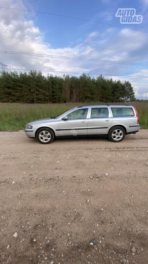 Pelēks Volvo V70 2002 Jonava, ar dzinēja tilpumu 2.40 L un nobraukumu 350 tūkst. km par 1000 €, foto 4 vietnē AUTOMOTO.COM.LV