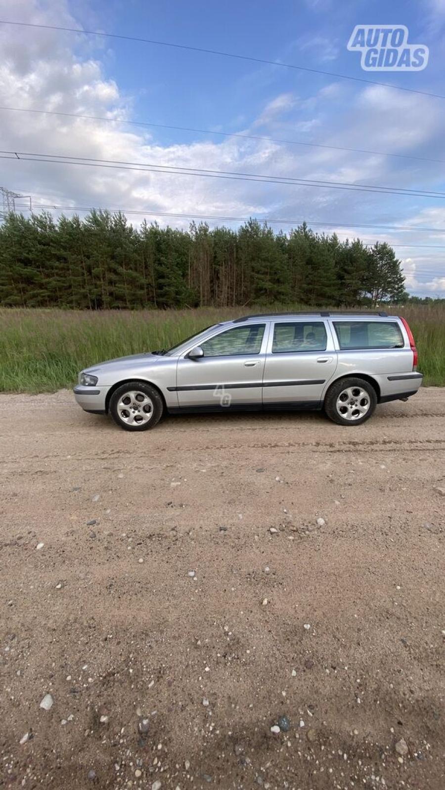 Pelēks Volvo V70 2002 Jonava, ar dzinēja tilpumu 2.40 L un nobraukumu 350 tūkst. km par 1000 €, foto 4 vietnē AUTOMOTO.COM.LV
