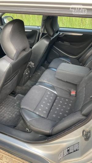 Pelēks Volvo V70 2002 Jonava, ar dzinēja tilpumu 2.40 L un nobraukumu 350 tūkst. km par 1000 €, foto 10 vietnē AUTOMOTO.COM.LV