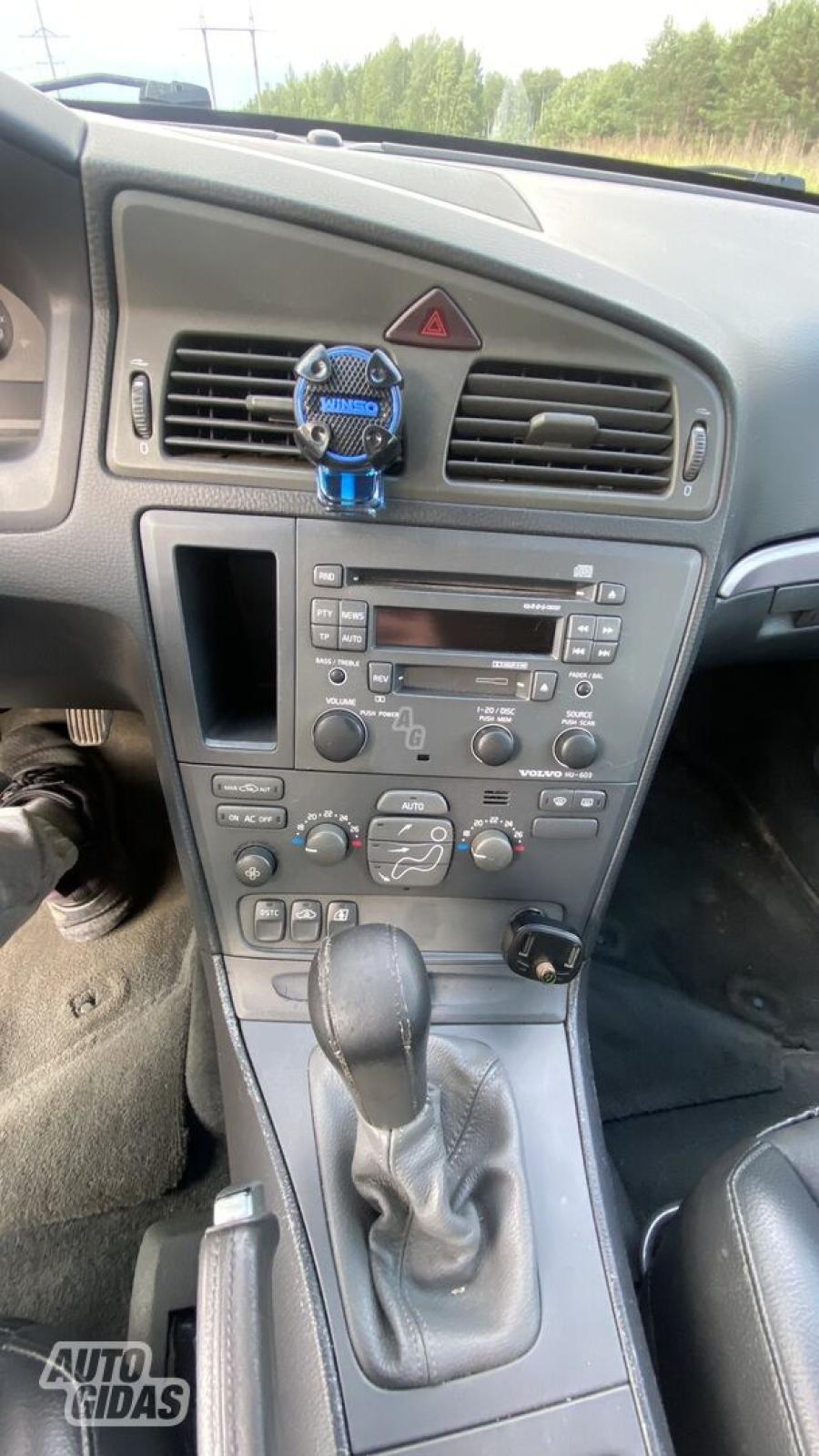 Pelēks Volvo V70 2002 Jonava, ar dzinēja tilpumu 2.40 L un nobraukumu 350 tūkst. km par 1000 €, foto 11 vietnē AUTOMOTO.COM.LV