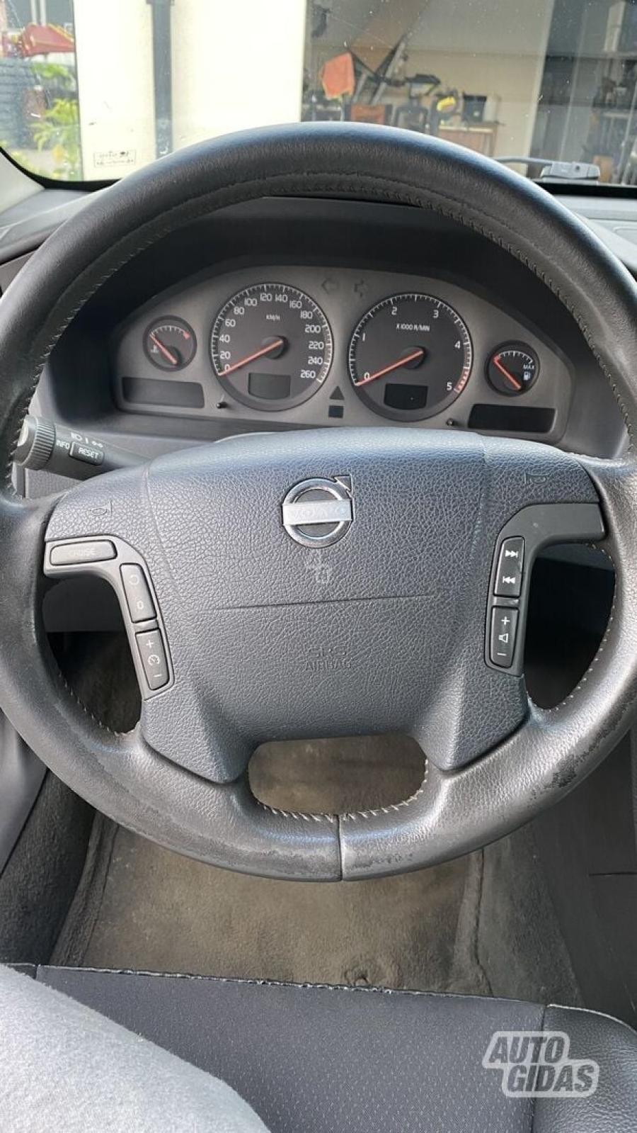 Pelēks Volvo V70 2002 Jonava, ar dzinēja tilpumu 2.40 L un nobraukumu 350 tūkst. km par 1000 €, foto 16 vietnē AUTOMOTO.COM.LV