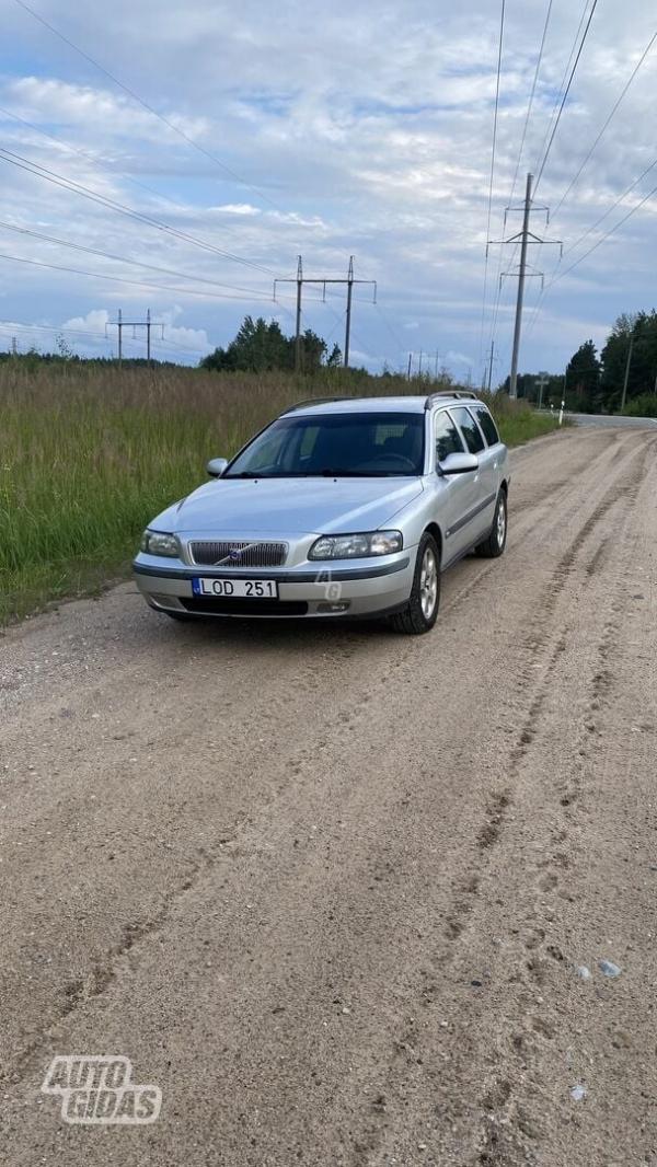 Серый Вольво В70 2002 в Ионава, объемом двигателя 2.40 л и пробегом 350 тыс. км за 1000 €, фото 2 на AUTOMOTO.COM.LV