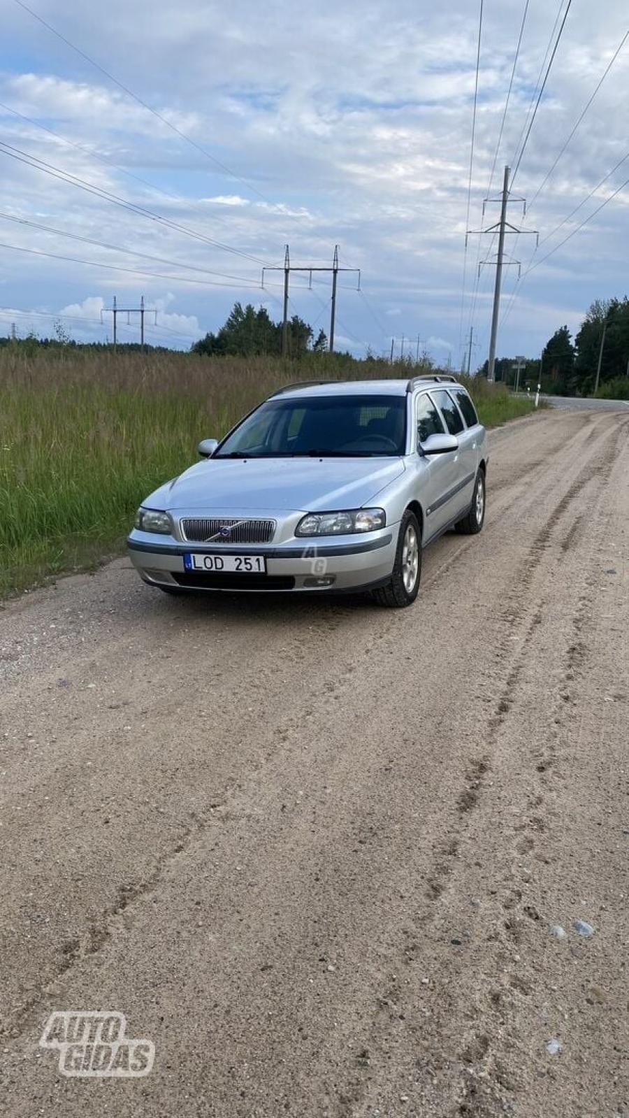 Серый Вольво В70 2002 в Ионава, объемом двигателя 2.40 л и пробегом 350 тыс. км за 1000 €, фото 3 на AUTOMOTO.COM.LV